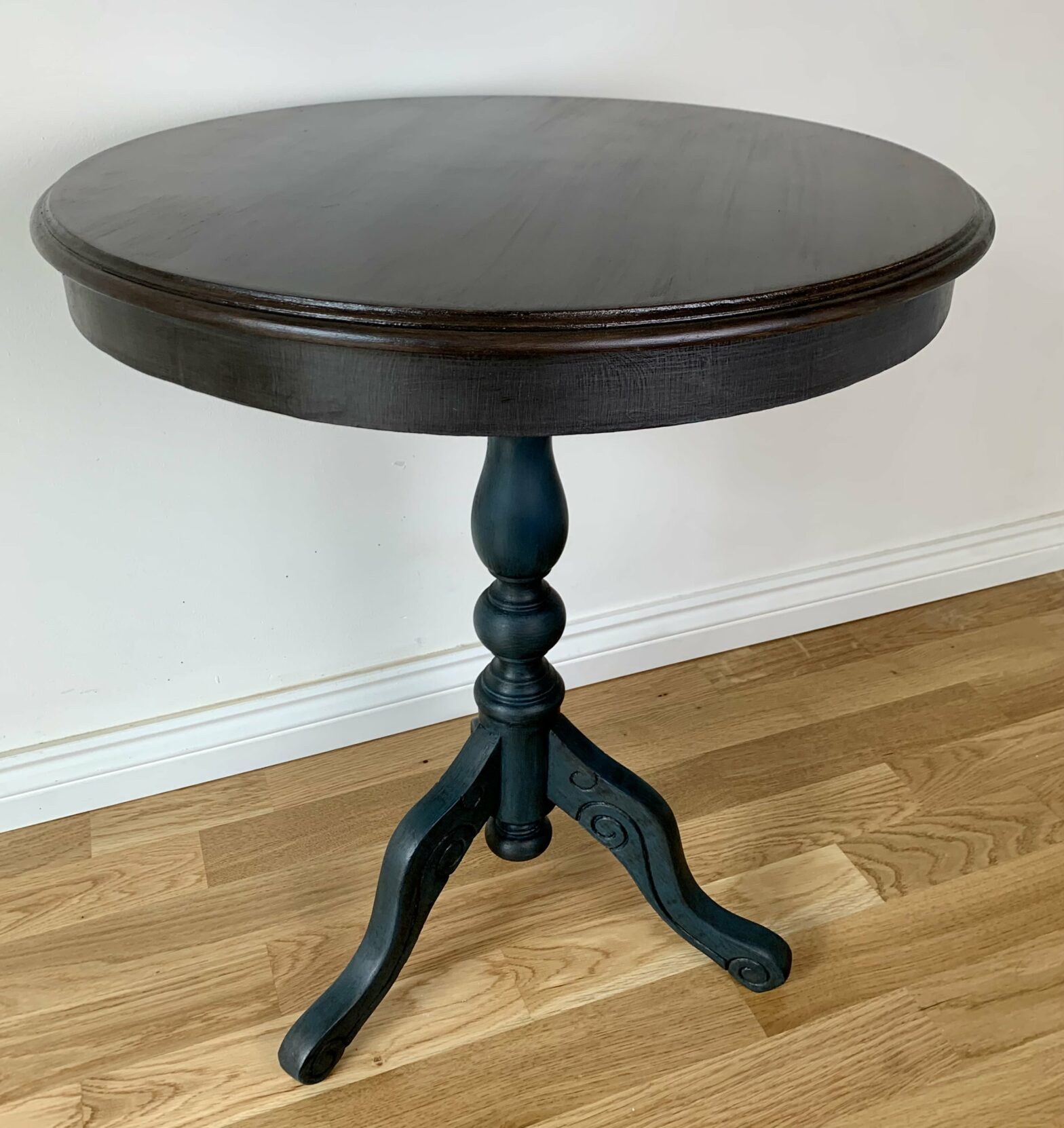 How to upcycle a small table for the second time – Tea and Forget-me-nots