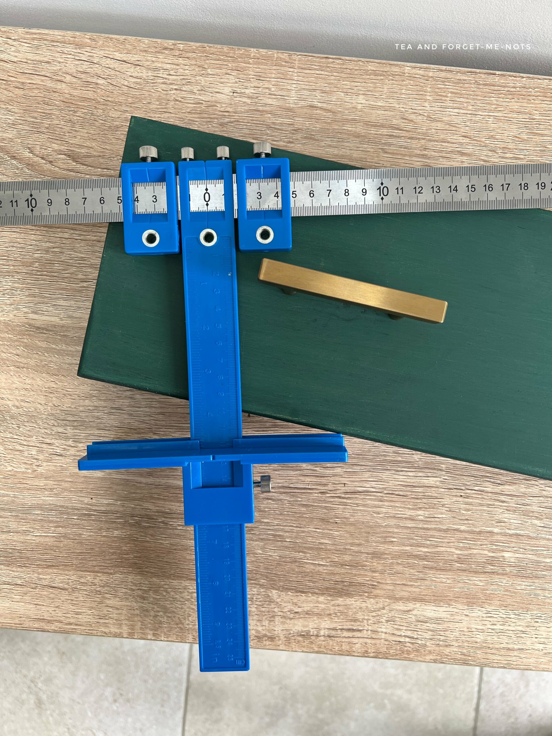 The best tool to fit hardware straight – Tea and Forget-me-nots