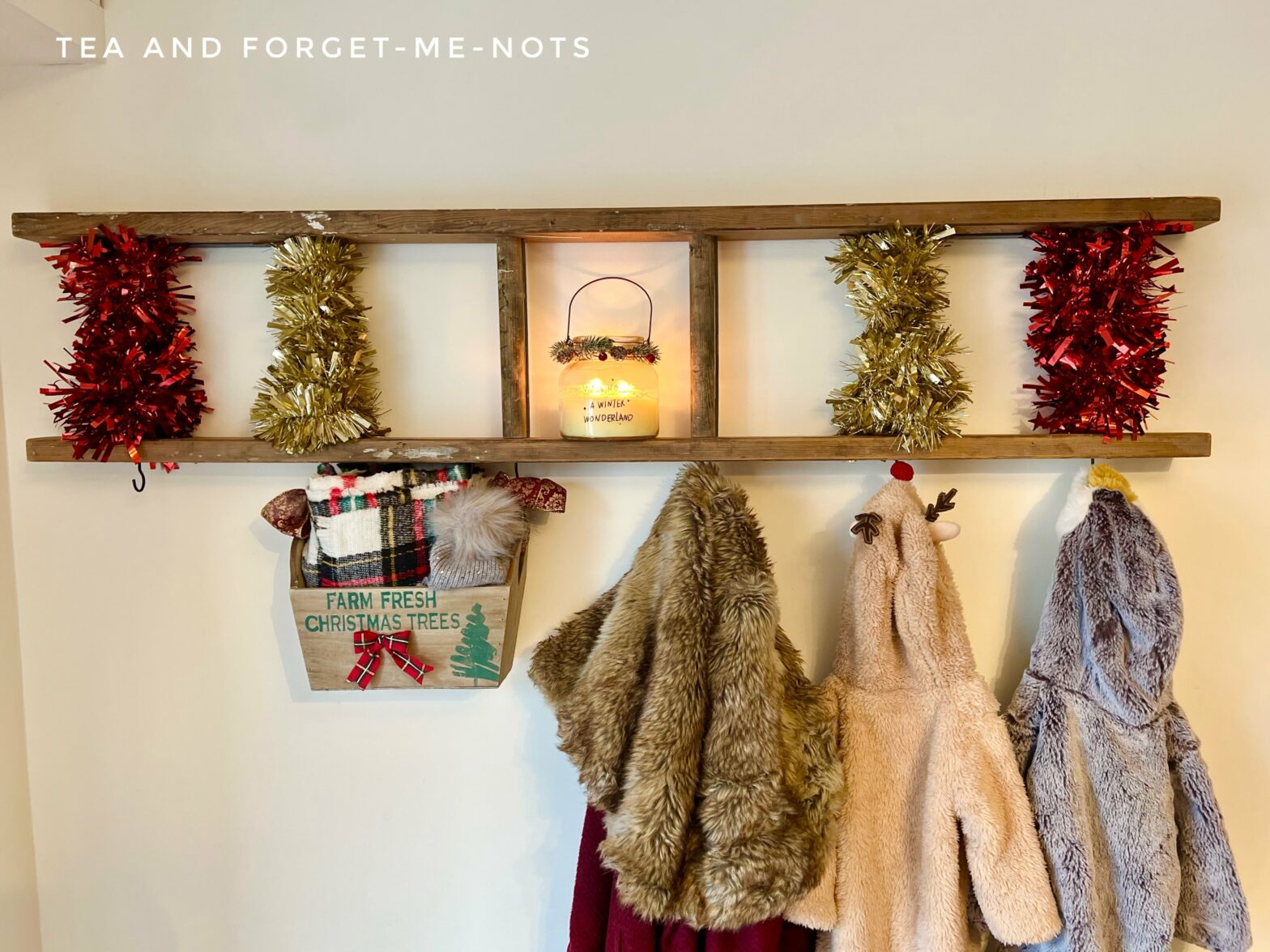 7 Christmas ladder decoration ideas for the festive season – Tea and ...
