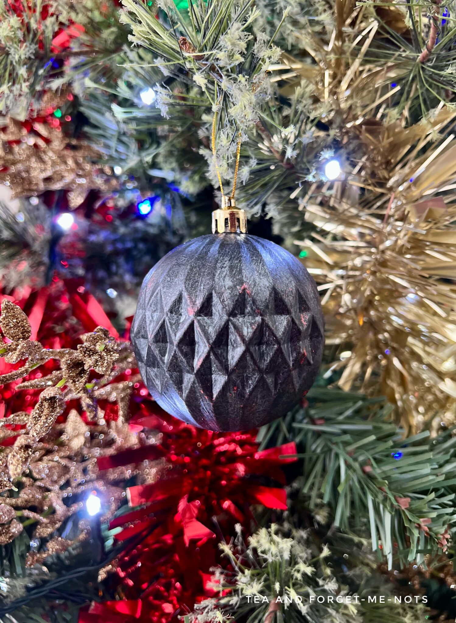 Christmas Paint Night Ideas - Fun and Easy Bauble Designs – Tea and ...