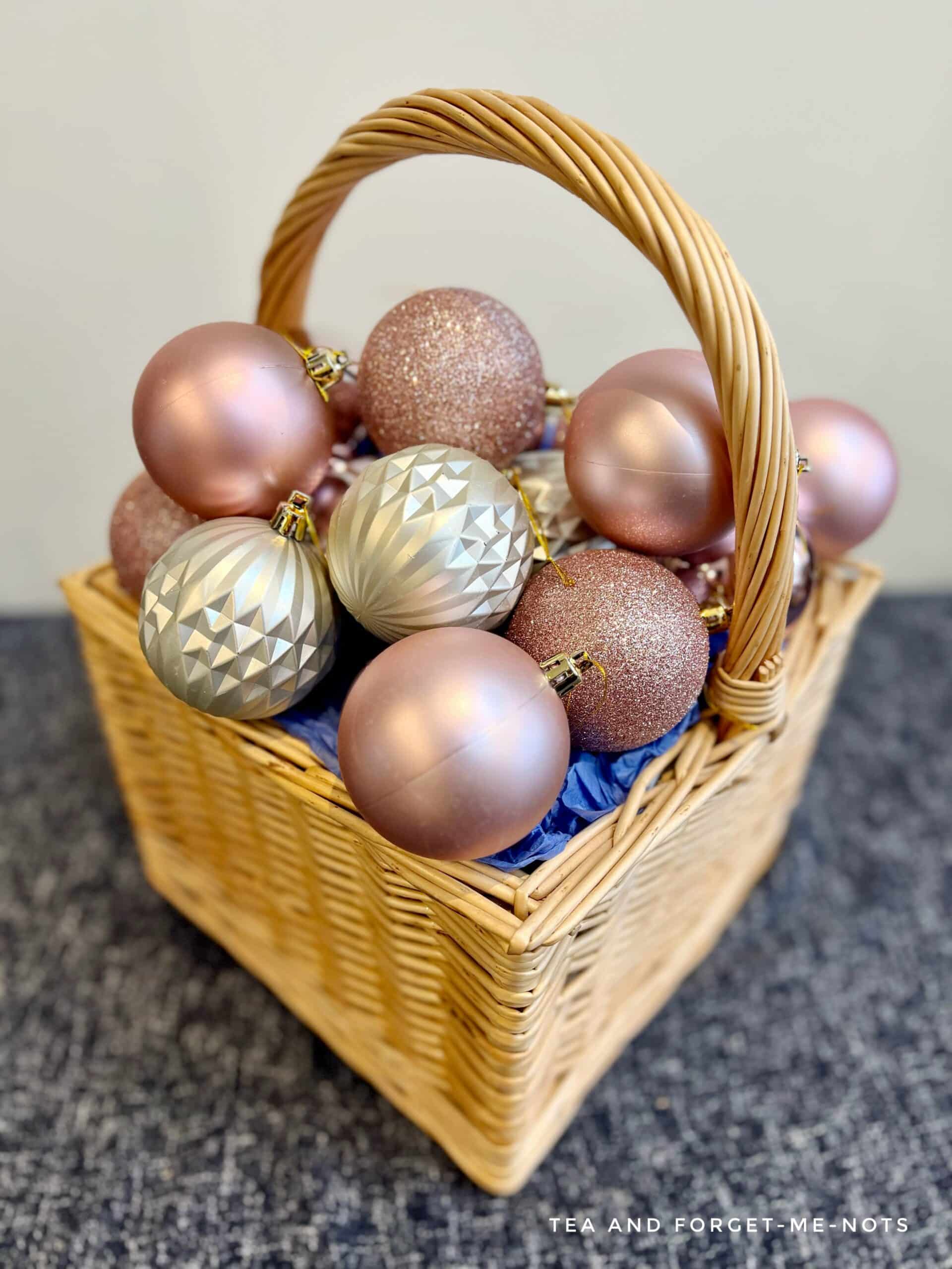 Christmas Paint Night Ideas - Fun and Easy Bauble Designs – Tea and ...