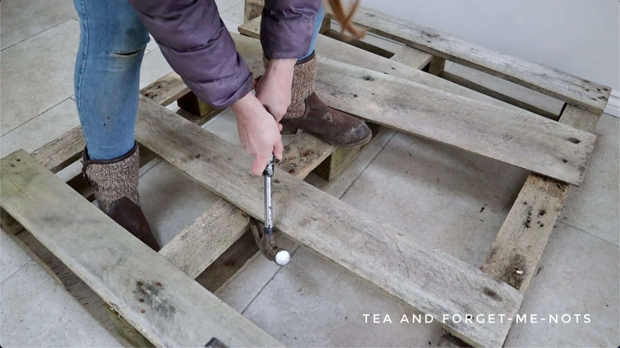 How to make an easy rustic pallet DIY shelf – Tea and Forget-me-nots