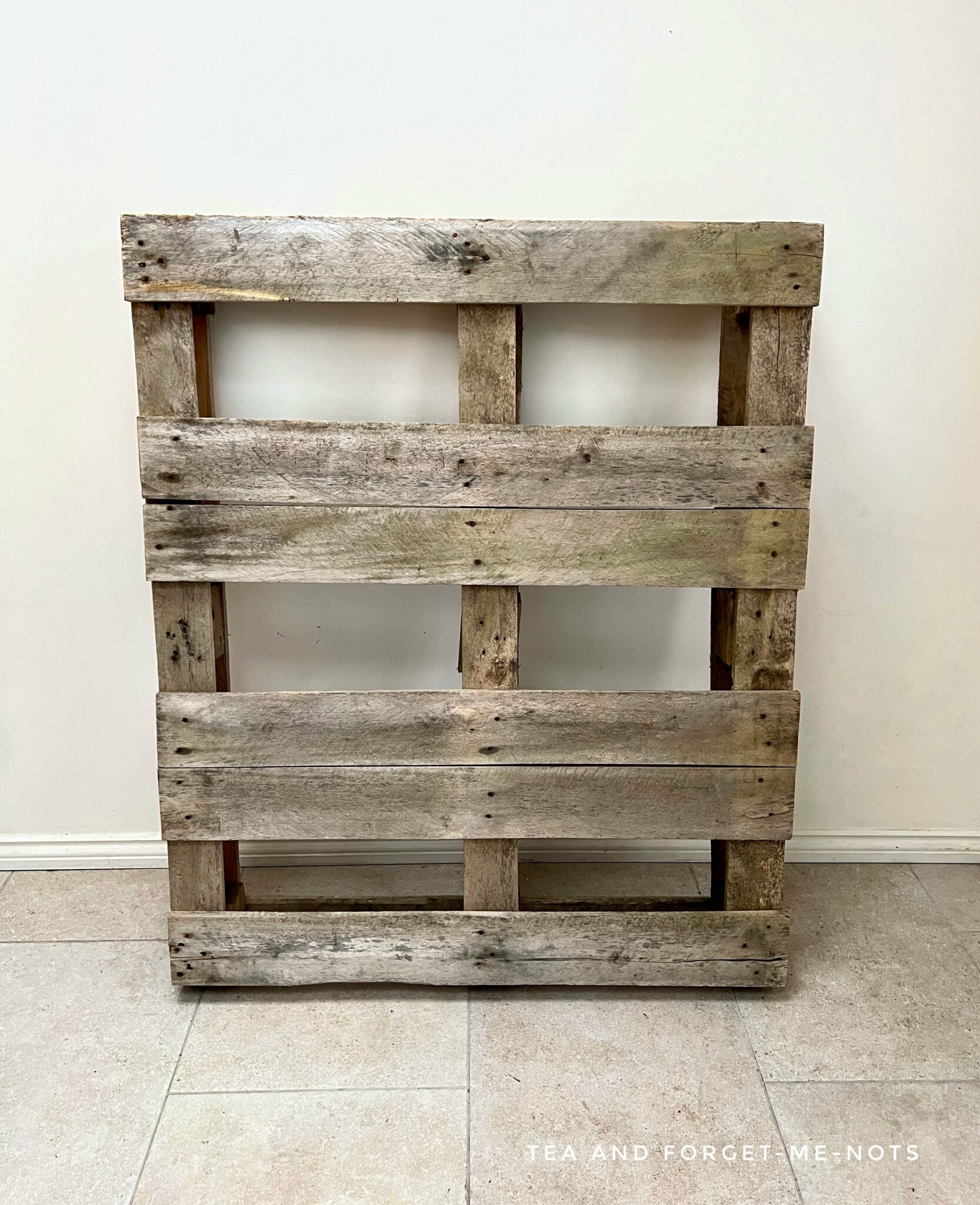How to make an easy rustic pallet DIY shelf – Tea and Forget-me-nots