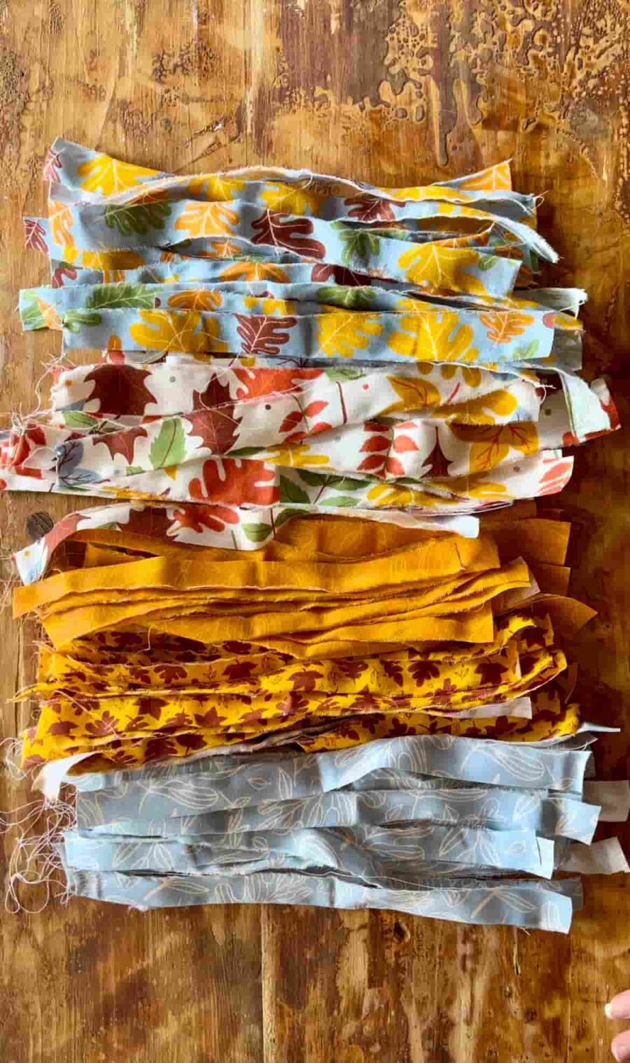 Simple Rag Garland DIY Tutorial with Scrap Fabric – Tea and Forget-me-nots